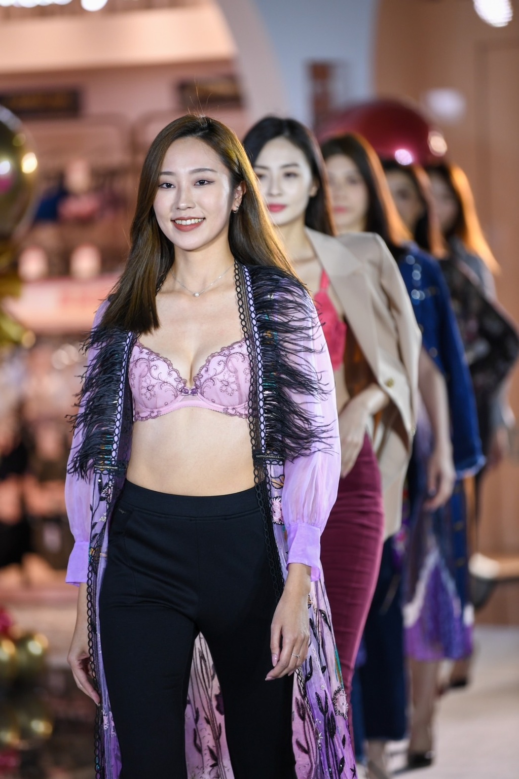 義大Outlet Mall內睡衣大秀驚艷登場 人潮擠滿羅馬天幕 – ETENEWS