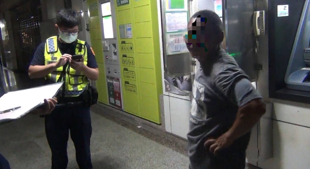 未戴口罩 剛好領錢付罰款 – ETENEWS