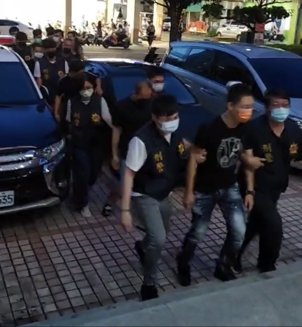 養生會館清晨遭人毀損 苓雅警及刑大等單位12小時內迅速逮人歸案 – ETENEWS