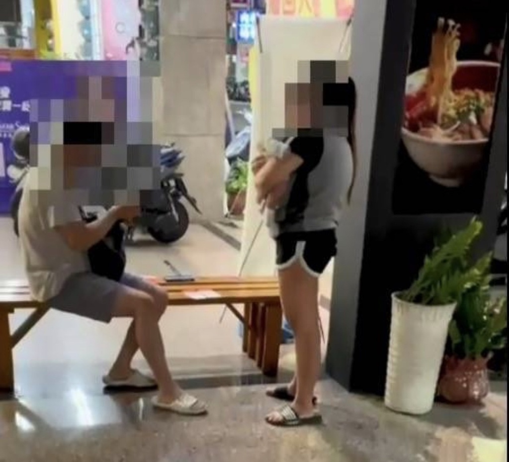 毒鴛鴦攜體弱嬰兒印假券詐騙! 警不捨 掏錢買奶粉 – ETENEWS