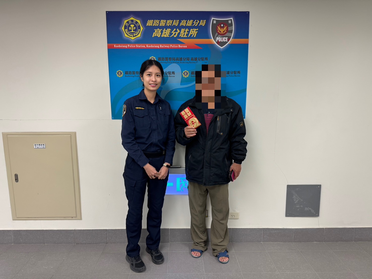 正妹鐵警即時協尋 細心守護民眾春節紅包 – ETENEWS